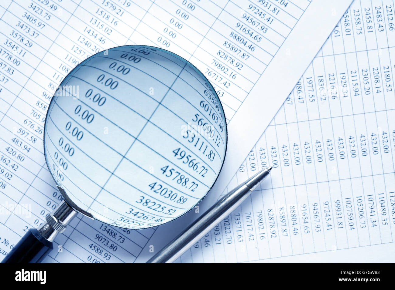 Digits with magnifying glass hi-res stock photography and images - Alamy