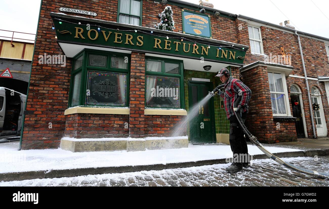 Rovers return coronation street hi-res stock photography and images - Alamy