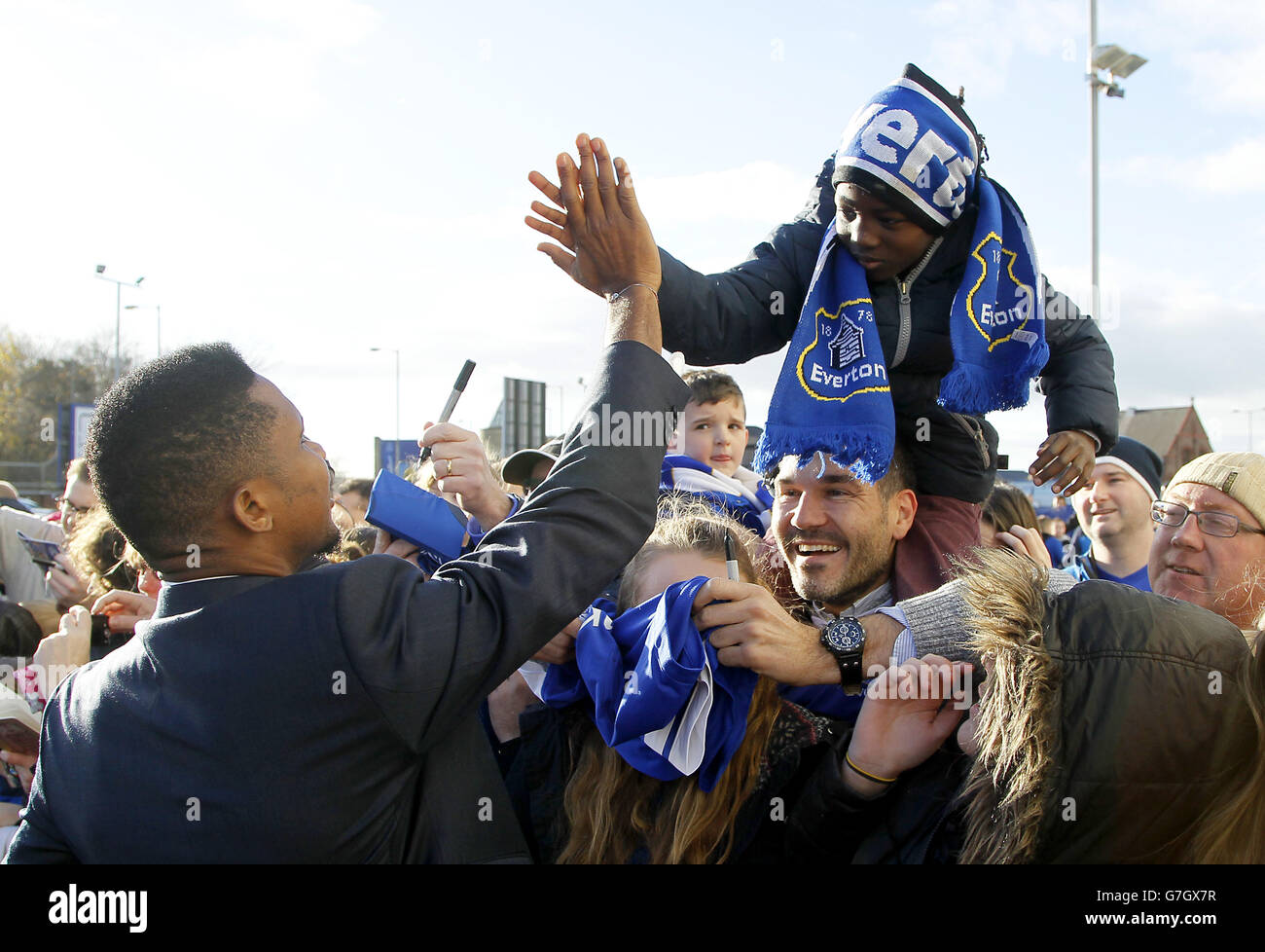 High fives young fan hi-res stock photography and images - Alamy