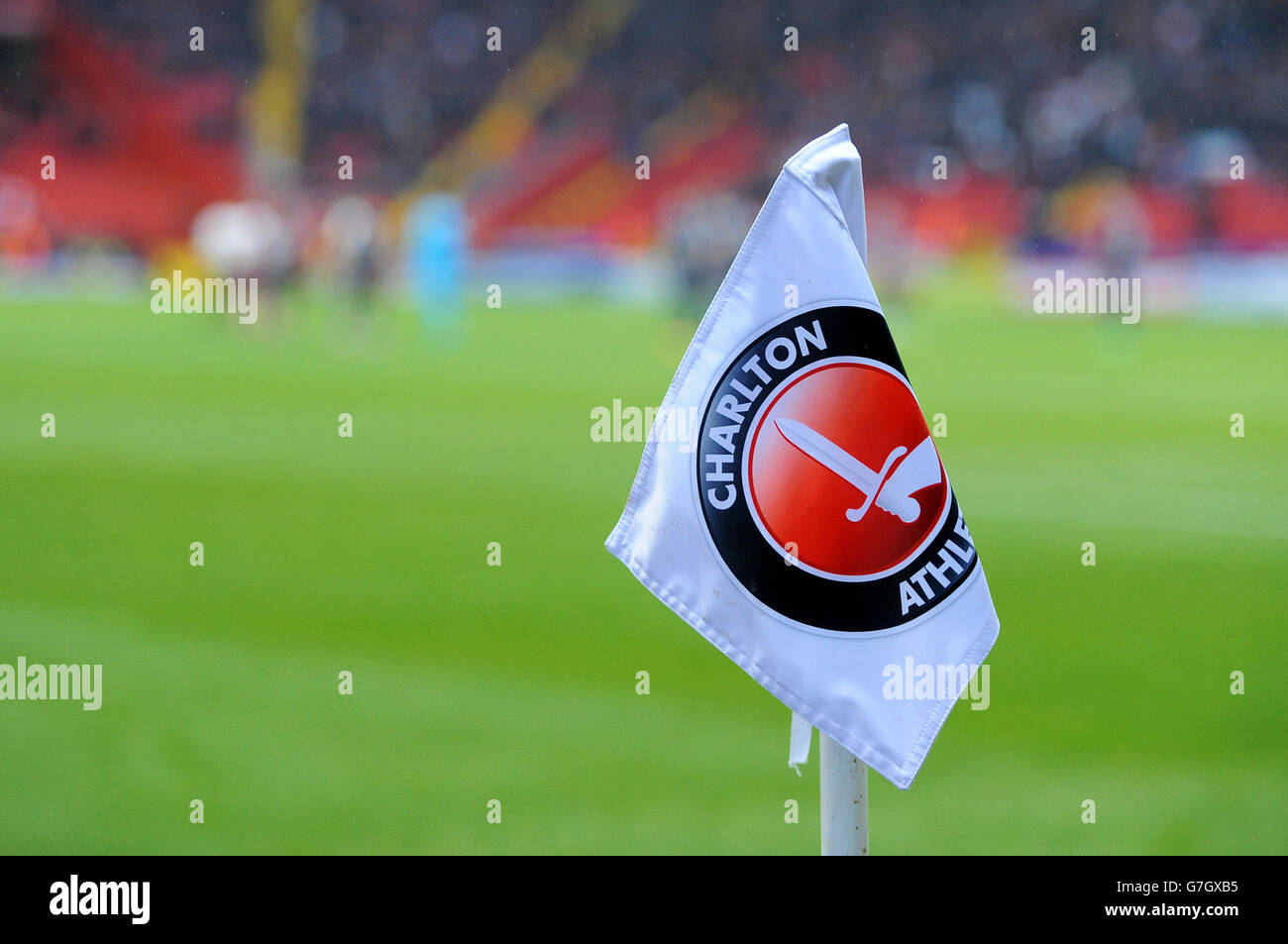 Millwall corner flag hi-res stock photography and images - Alamy