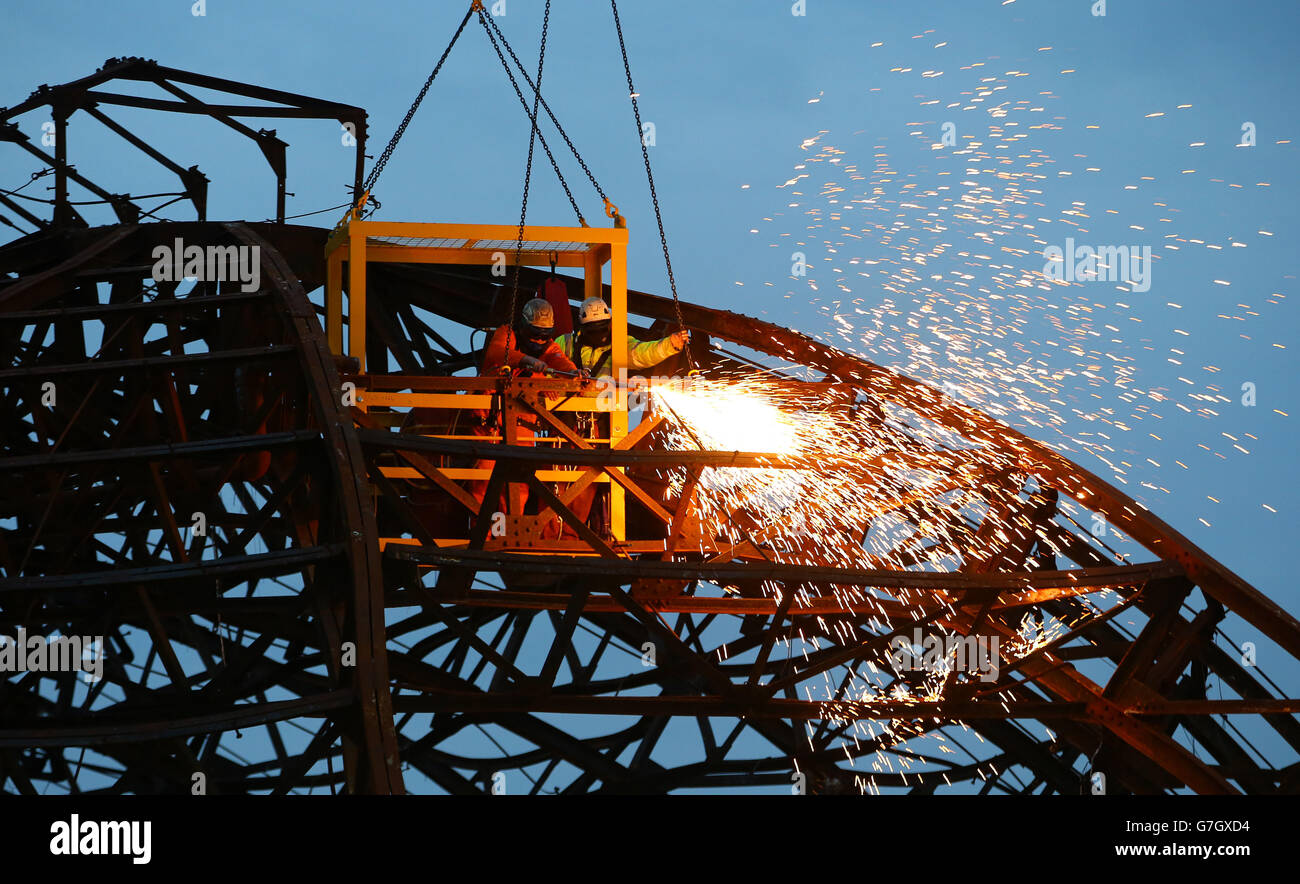 Demolition specialists cut through the steel carcass of Eastbourne Pier ...