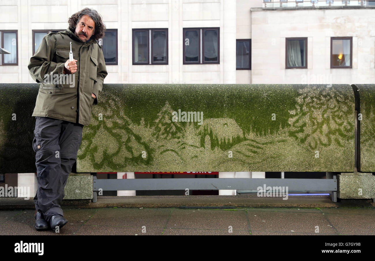 Street artist Paul Moose Curtis creates a Christmas themed reverse ...