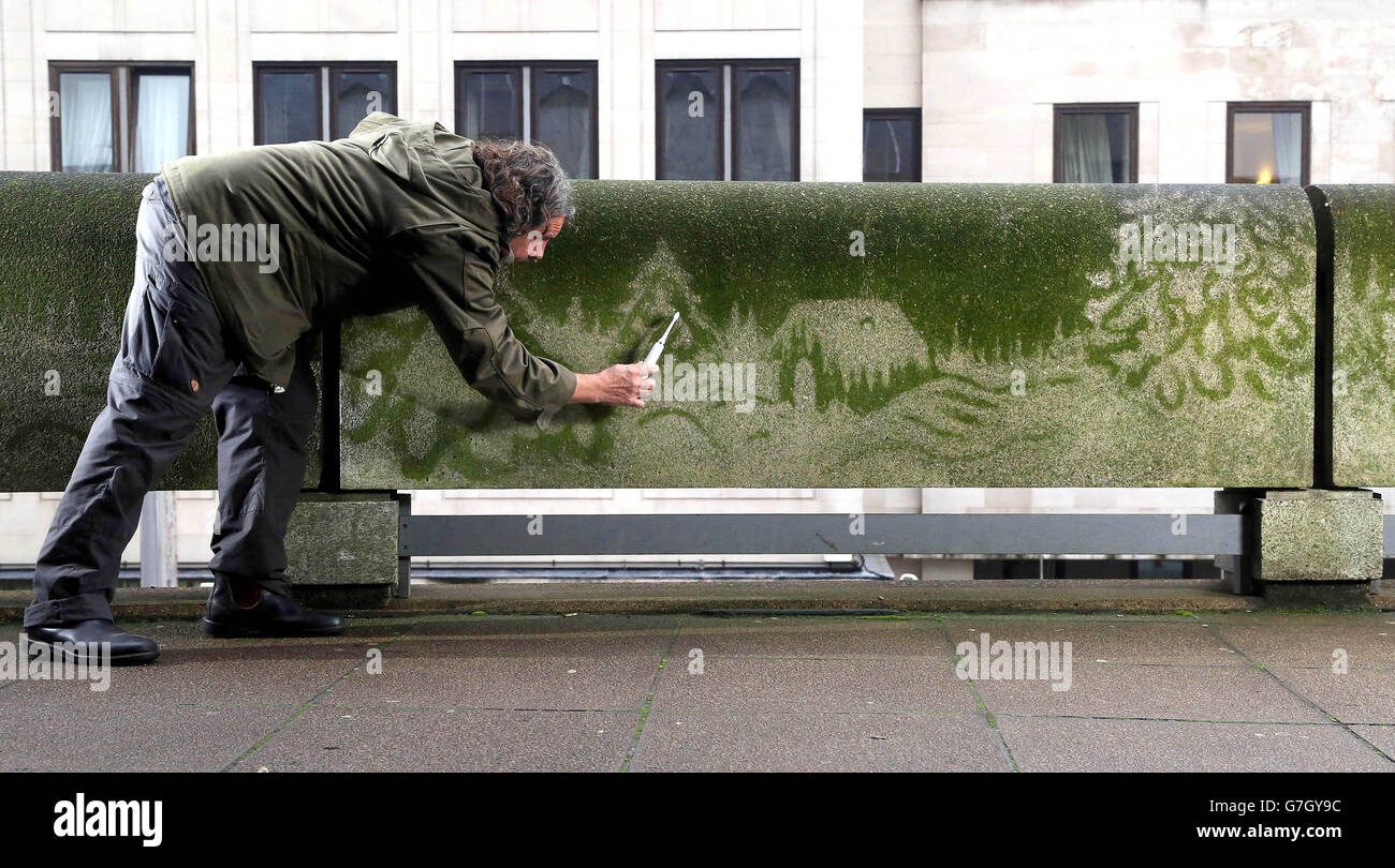 Street artist Paul Moose Curtis creates a Christmas themed reverse ...