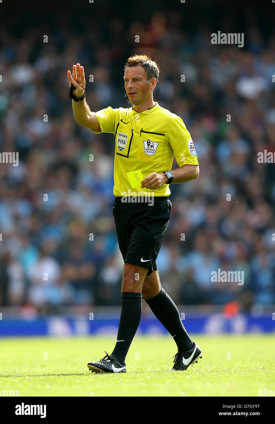 Arsenal manchester city referee hi-res stock photography and images - Alamy