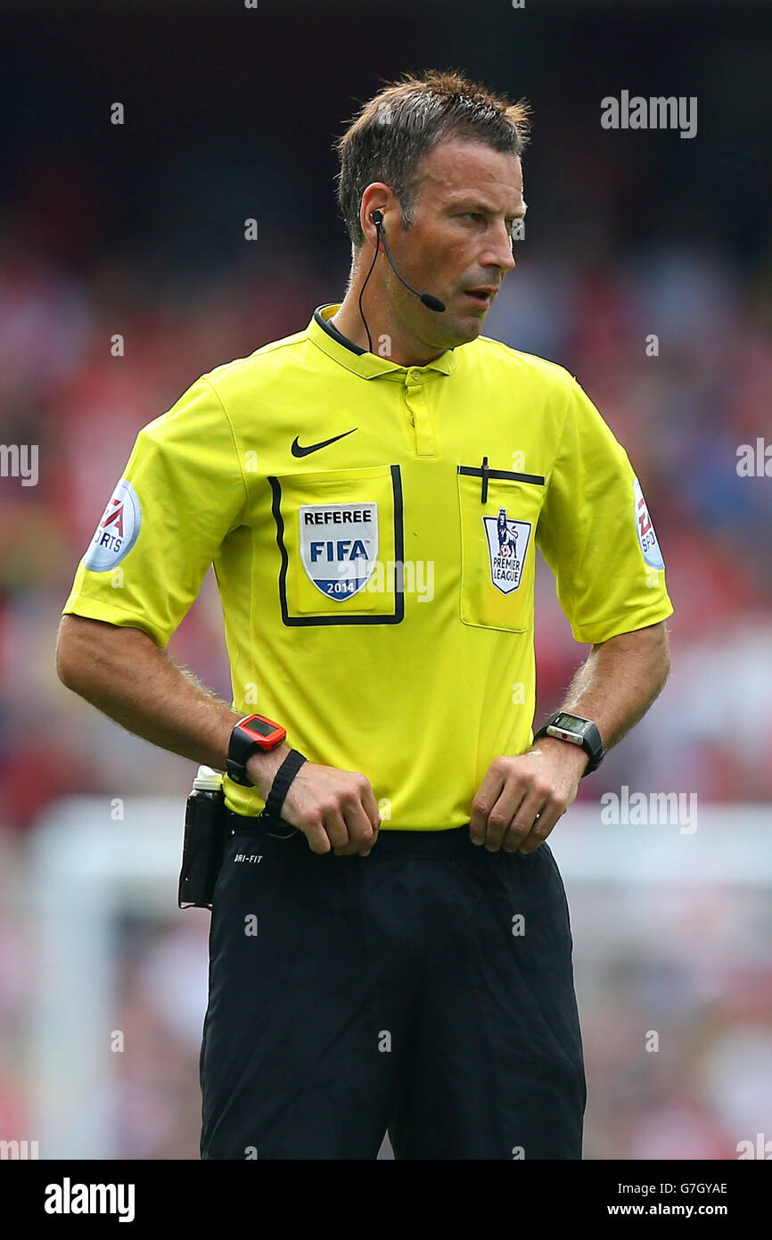 Arsenal manchester city referee hi-res stock photography and images - Alamy