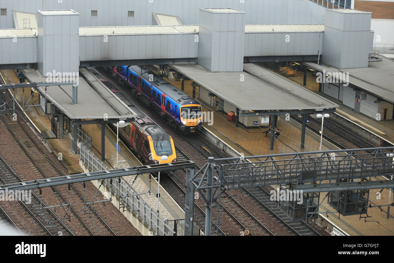 Leeds train station stock Stock Photo - Alamy