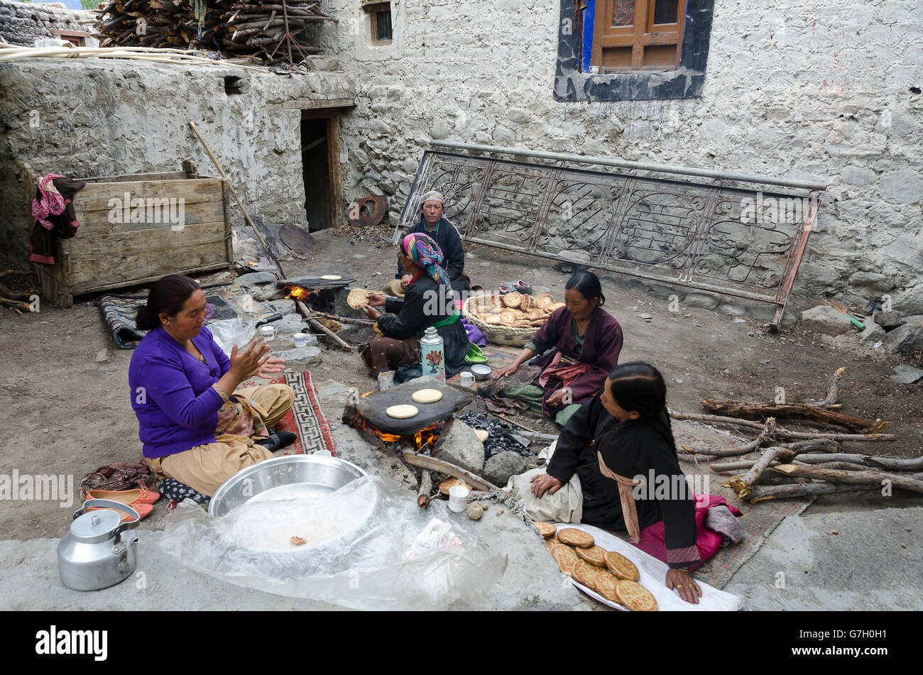 Tibetan bread hi-res stock photography and images - Alamy