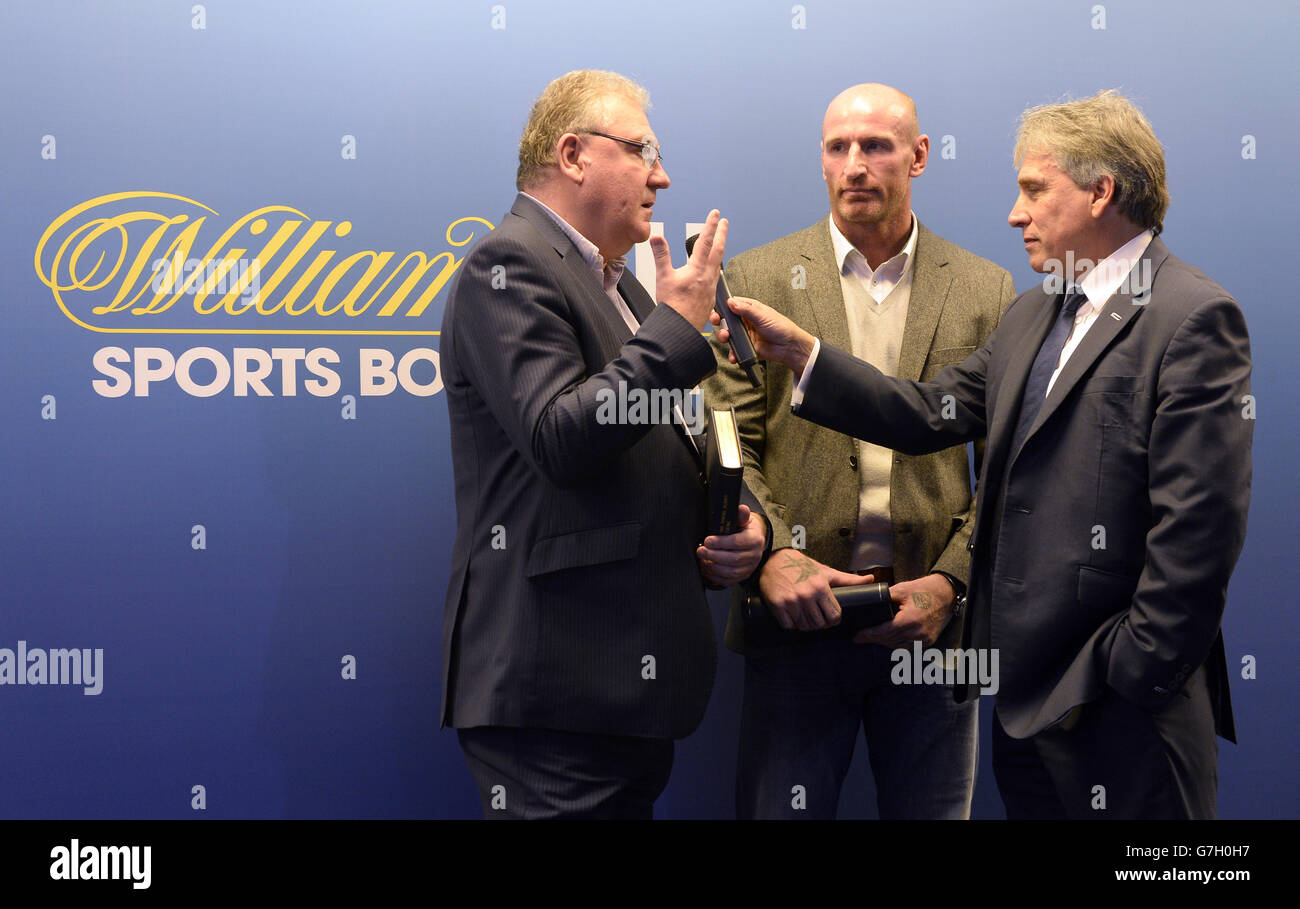 John Inverdale (right) chats with shortlisted author Gareth Thomas ...