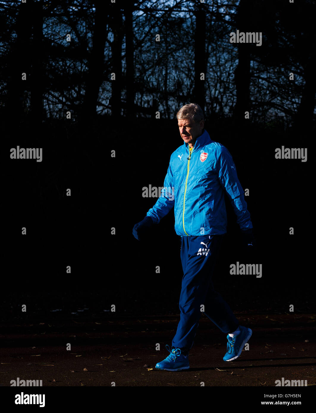Arsenal manager walks out start training session london colney hi-res ...