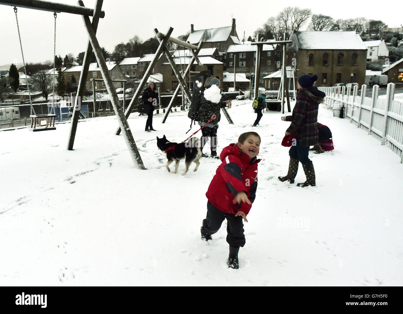 Children play in snow in nenthead hi-res stock photography and images ...