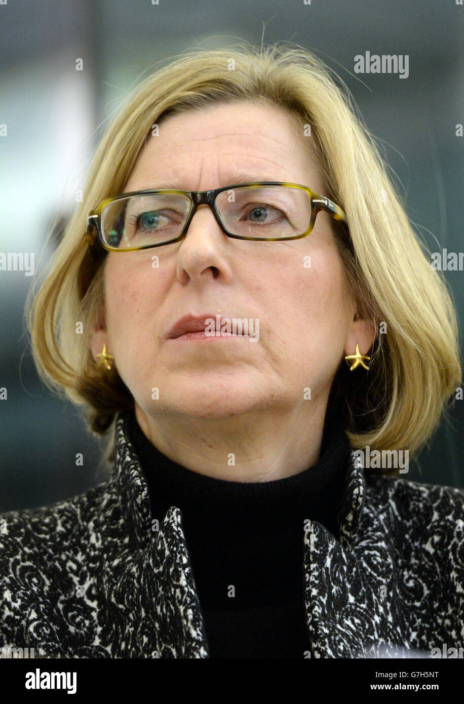 Sarah newton hi-res stock photography and images - Alamy
