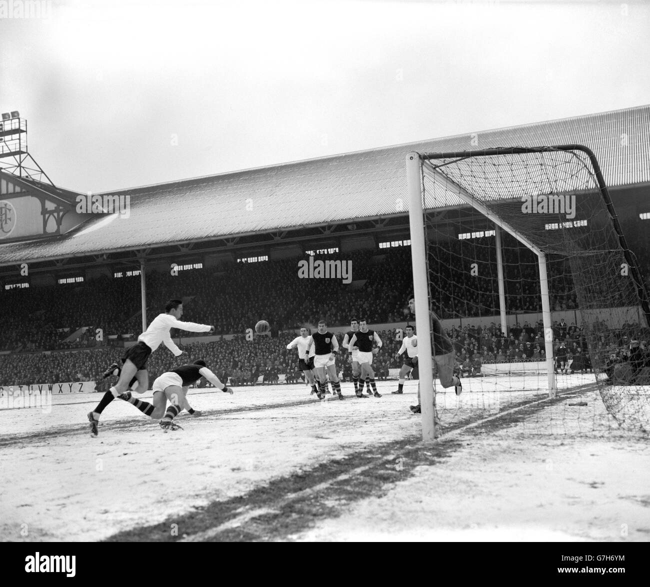 Soccer tottenham 1 Black and White Stock Photos & Images - Alamy