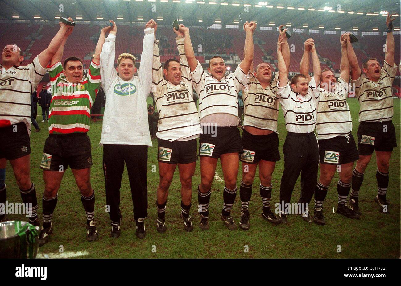 Brive Team celebrate the win in the Heineken Cup Final Stock Photo - Alamy
