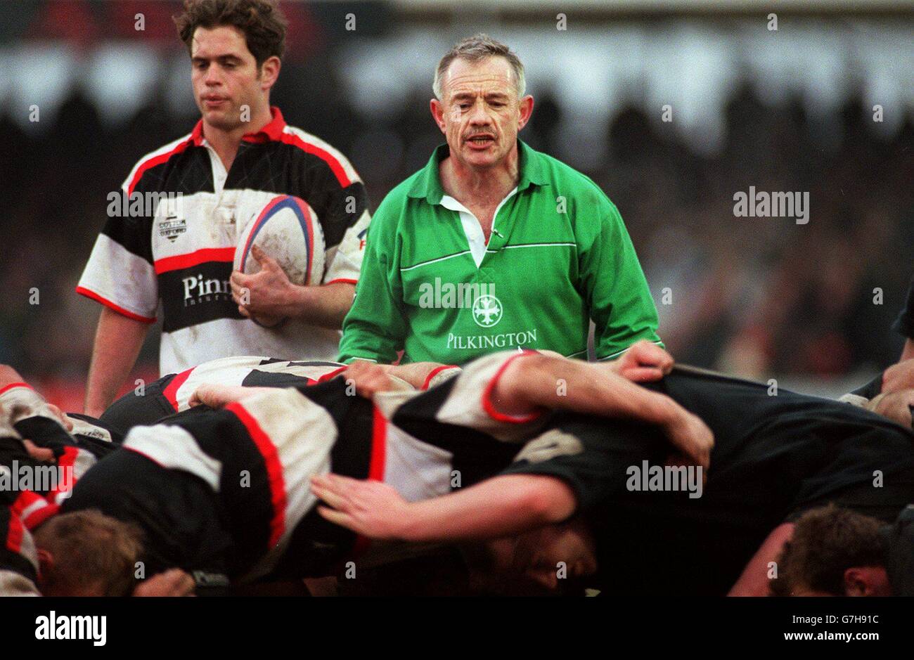 The referee sets the scrum hi-res stock photography and images - Alamy