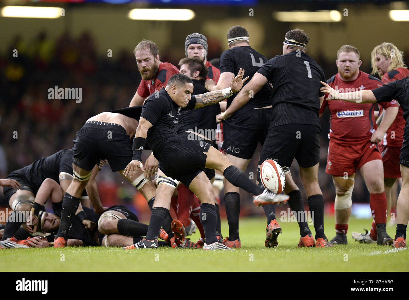 New zealands aaron smith box kicks hi-res stock photography and images ...