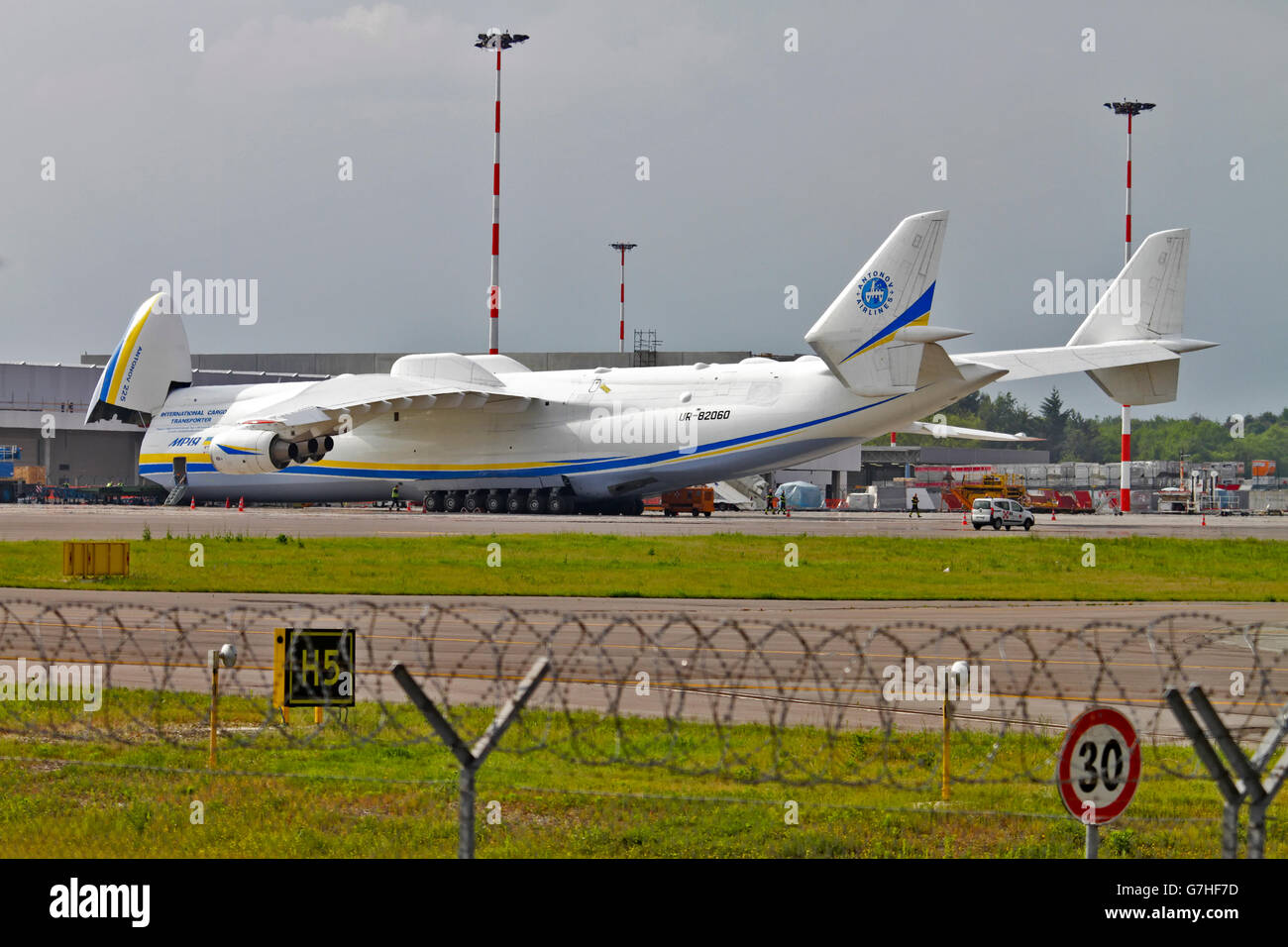 Antonov An 225 Mriya High Resolution Stock Photography and Images - Alamy