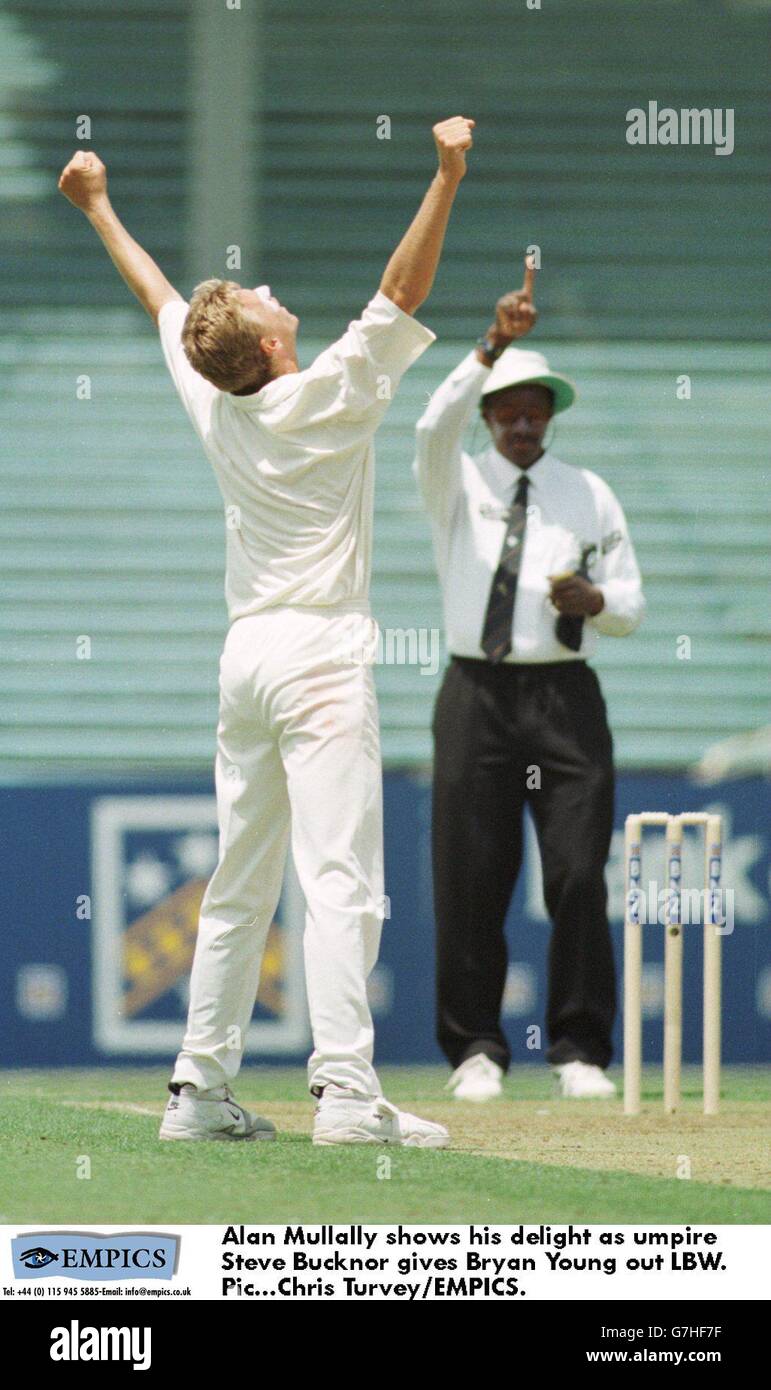 Alan Mullally shows his delight as umpire Steve Bucknor gives Bryan ...