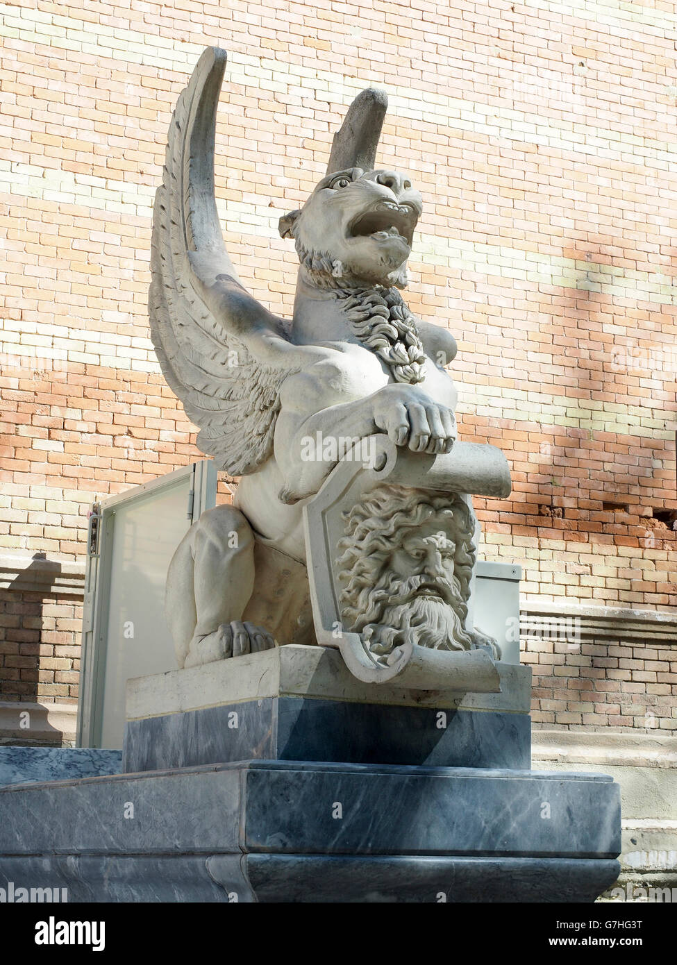 Griffin Statue High Resolution Stock Photography and Images - Alamy