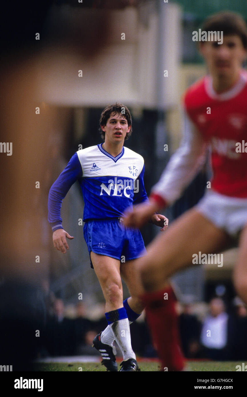 Gary lineker everton division hi-res stock photography and images - Alamy