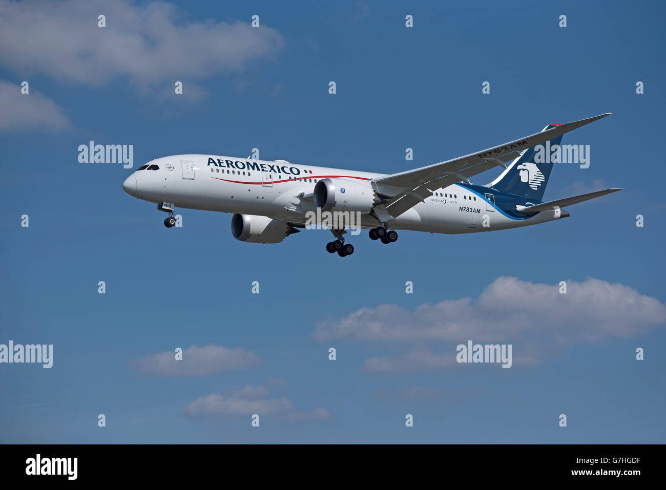 Boeing 787 family hi-res stock photography and images - Alamy