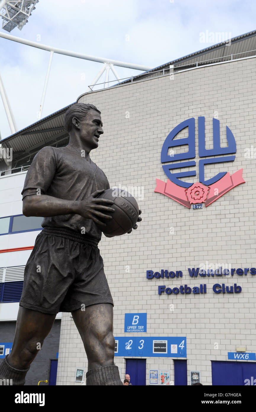 Statue in honour nat lofthouse outside macron stadium hi-res stock ...