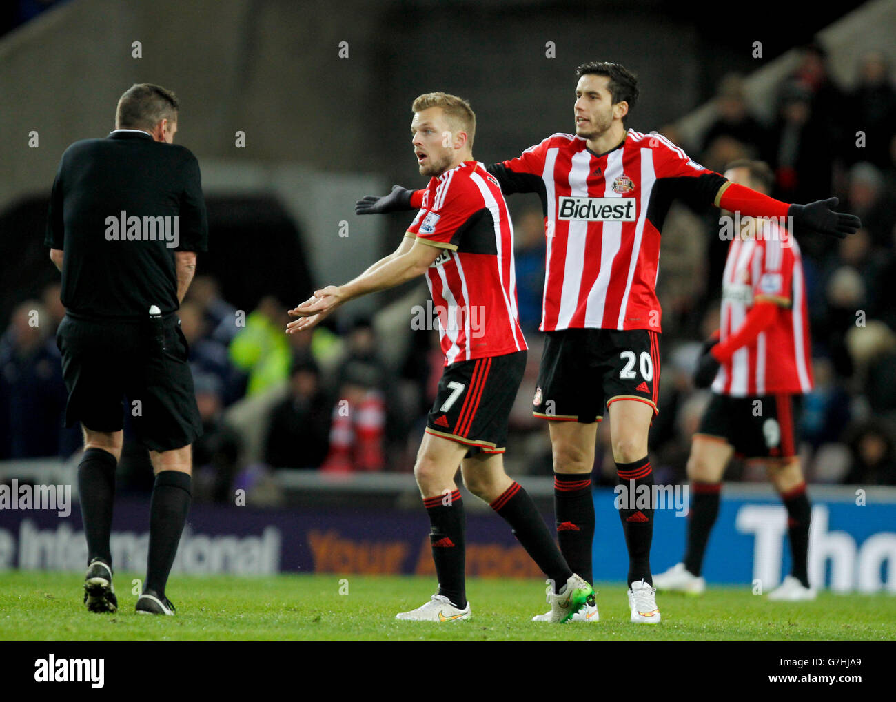Sunderland's Sebastian Larsson (centre) and Sunderland's Ricardo ...