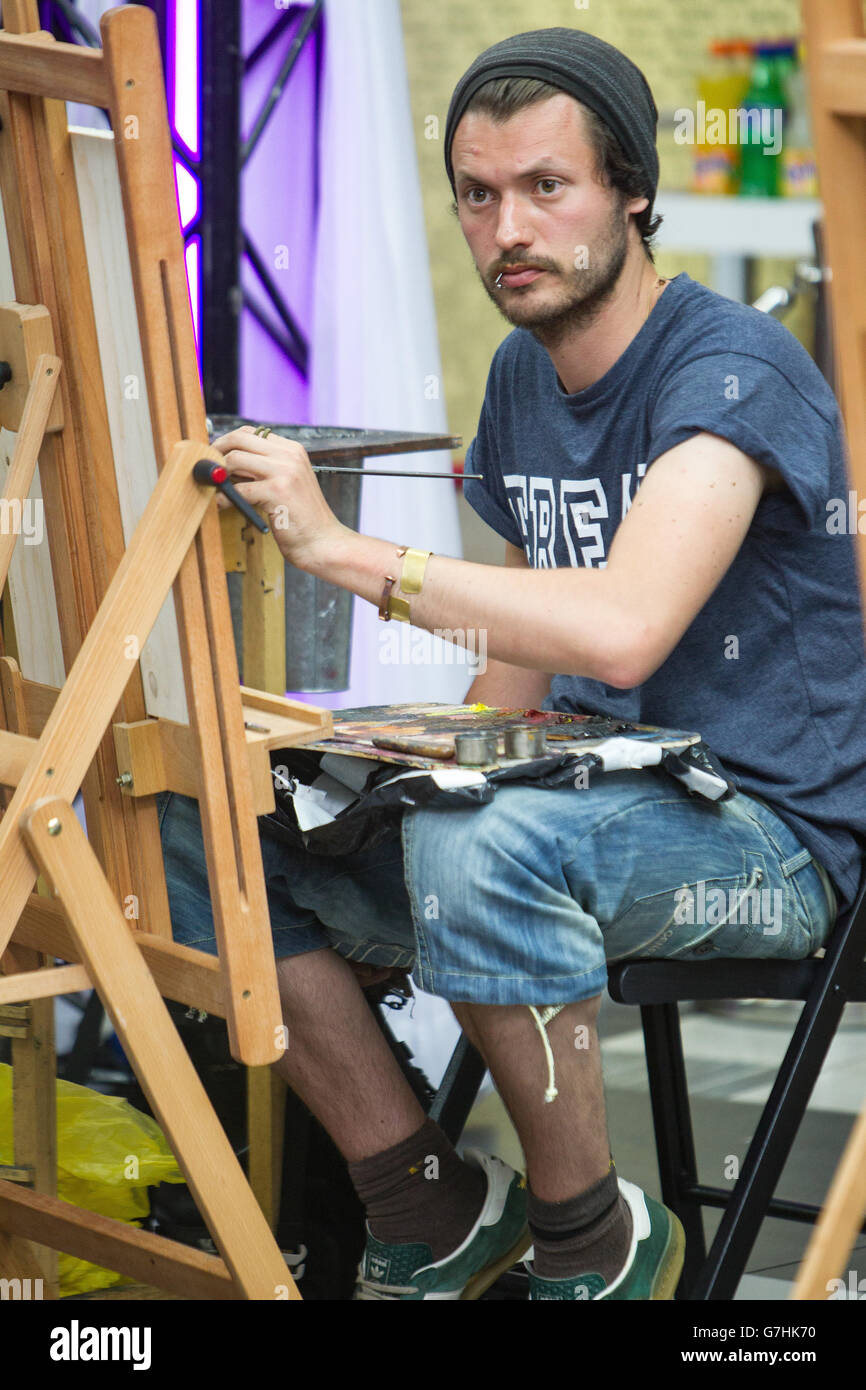 Artist painting portrait at Easel Stock Photo - Alamy