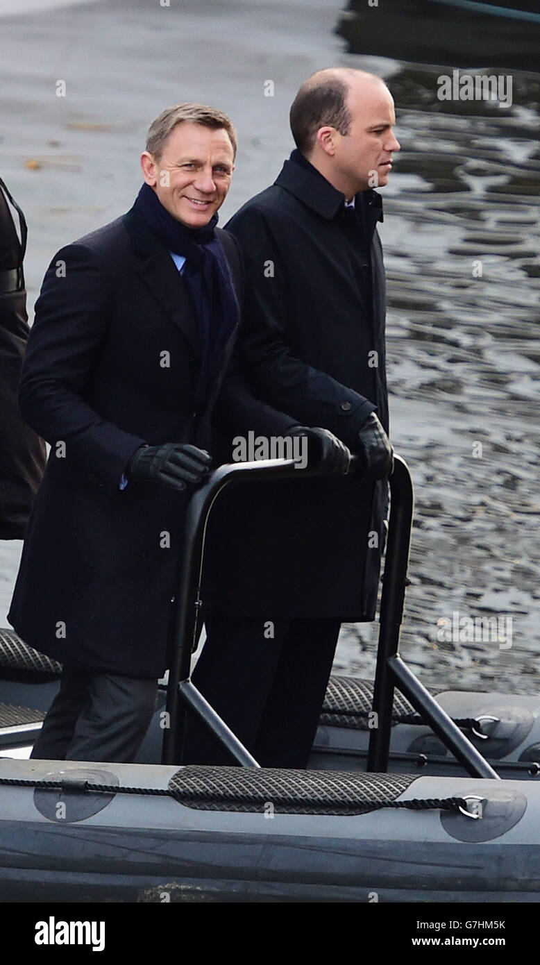 James bond daniel craig on set hi-res stock photography and images - Alamy