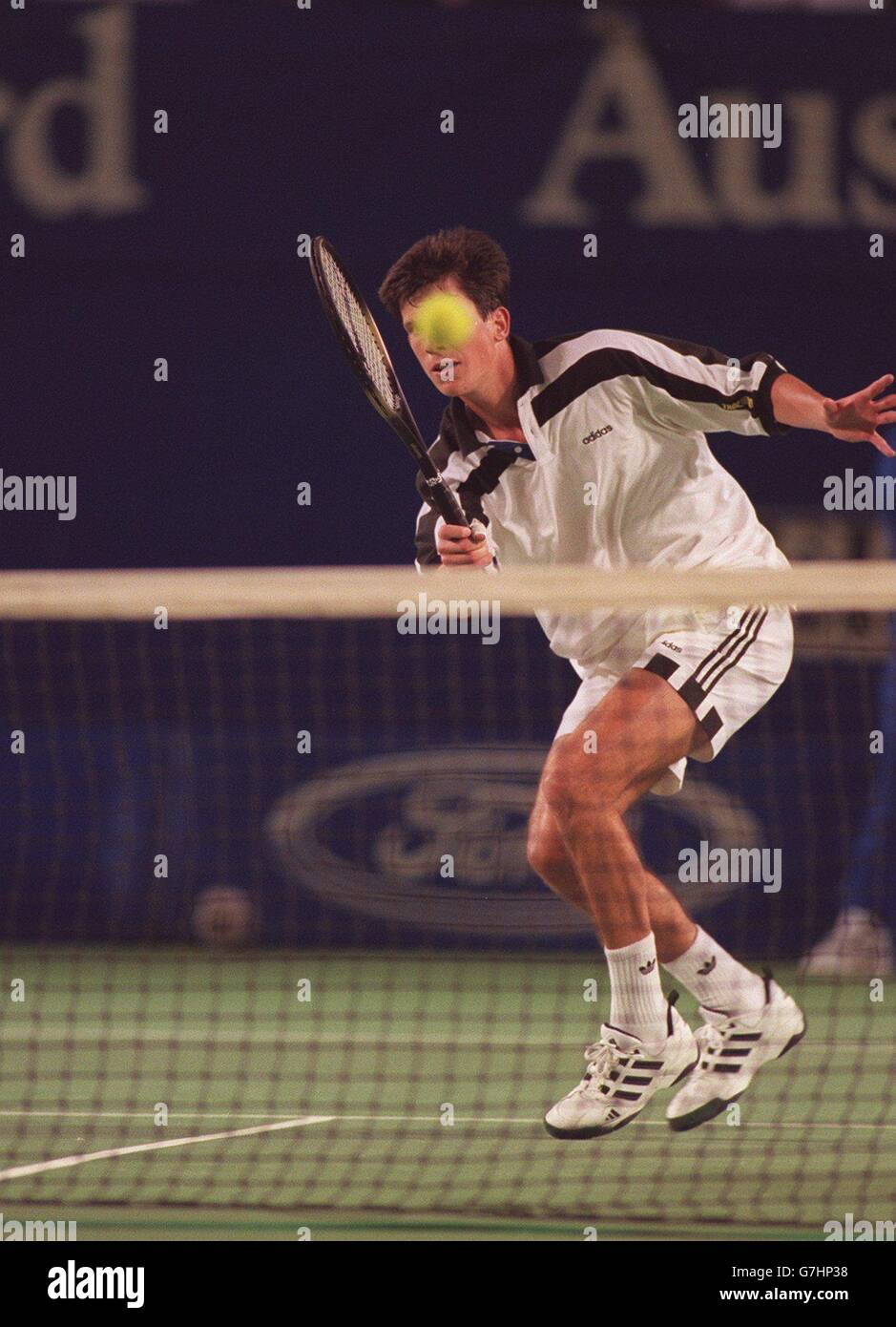 Tennis -Ford Australian Open. Tim Henman Stock Photo - Alamy