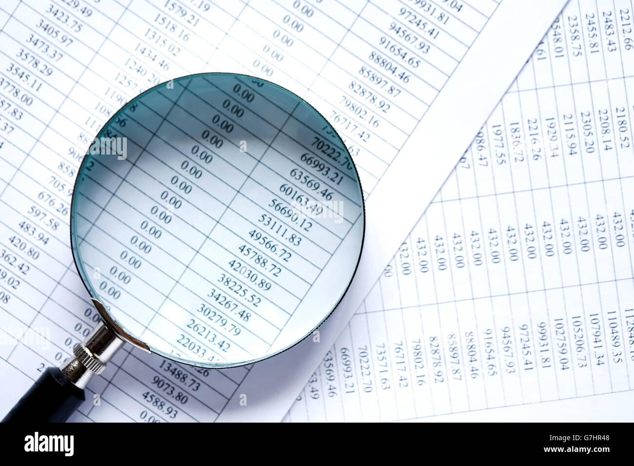 Digits with magnifying glass hi-res stock photography and images - Alamy