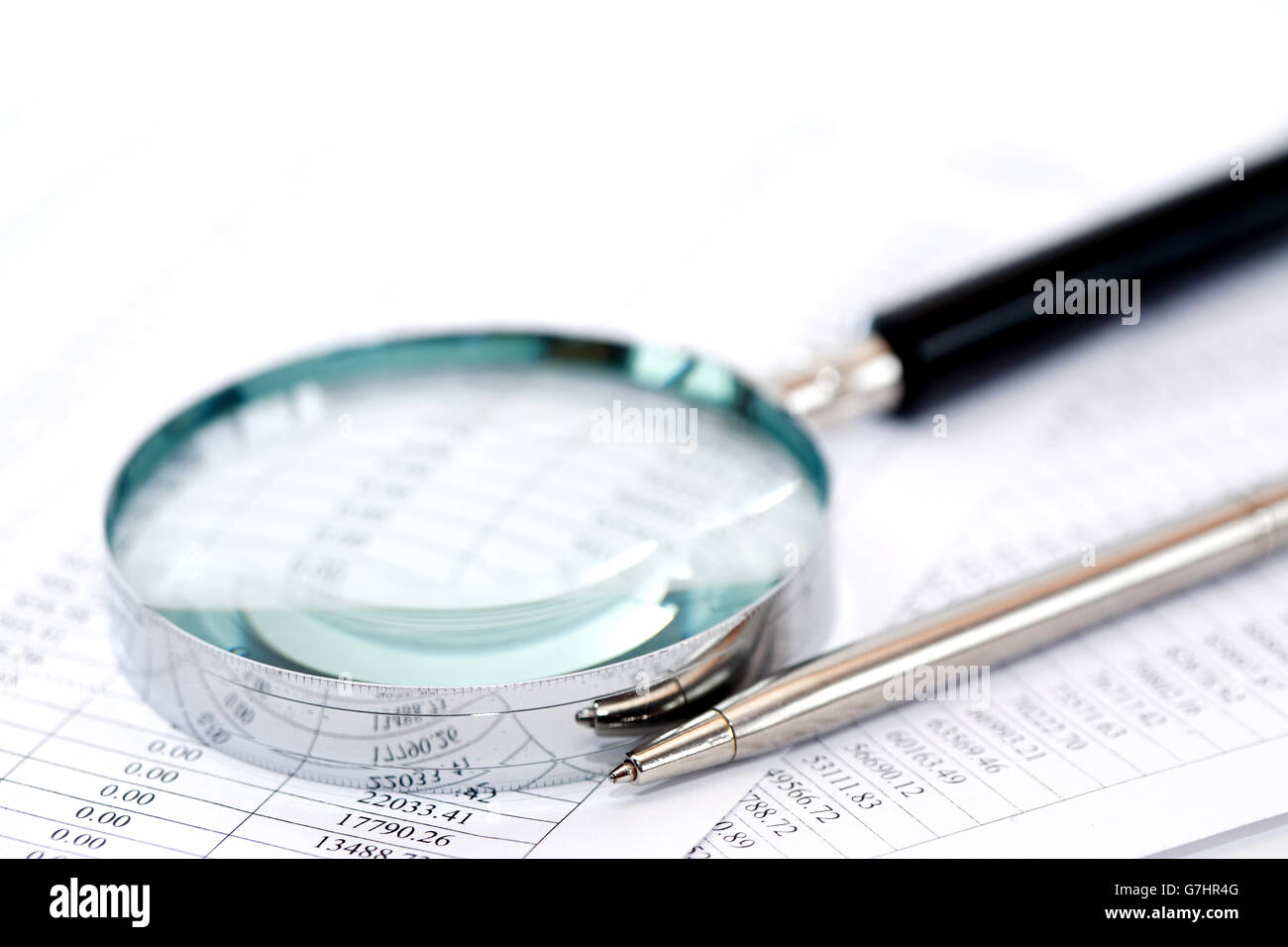 Digits with magnifying glass hi-res stock photography and images - Alamy
