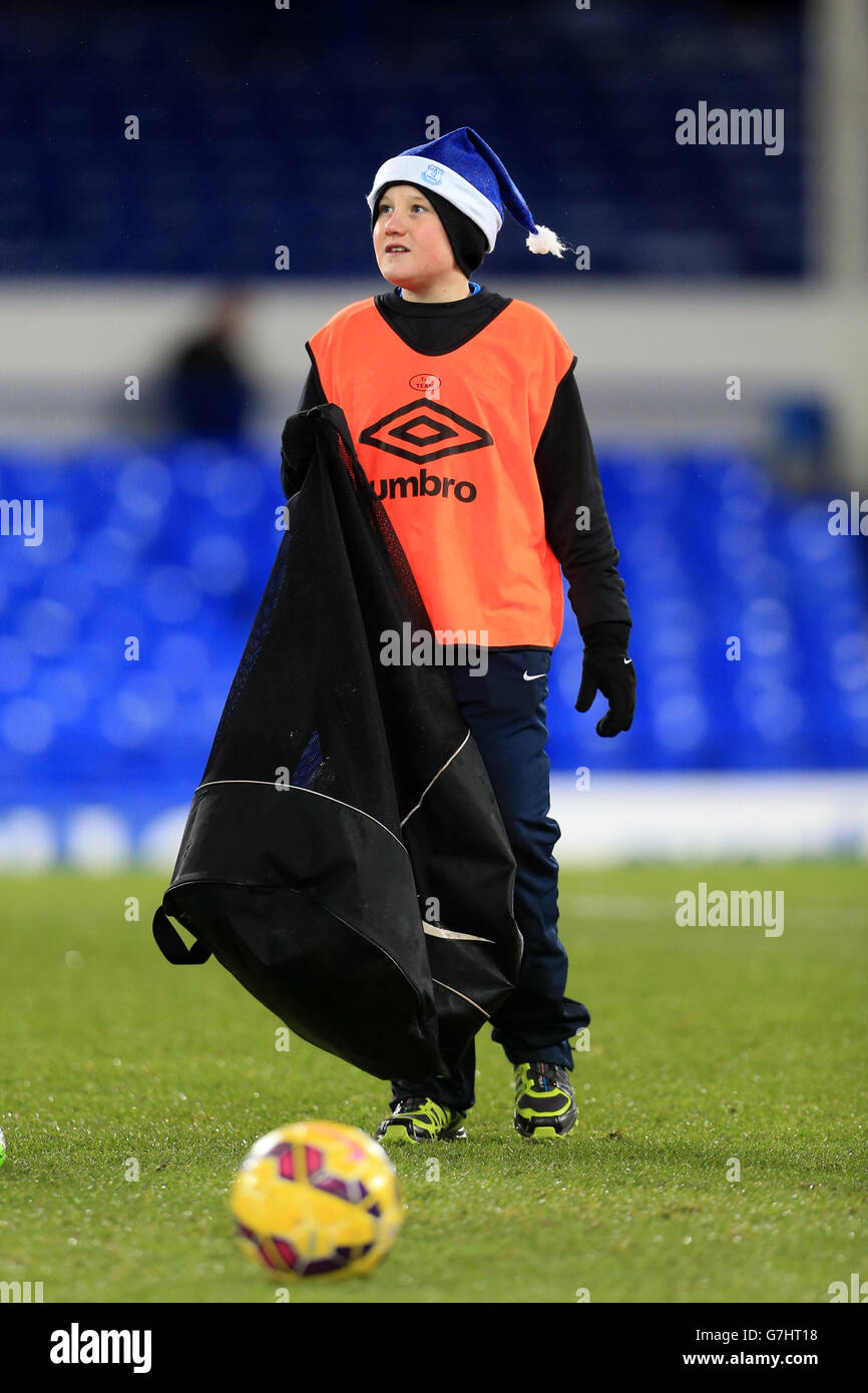 An everton mascot in santa hat hi-res stock photography and images - Alamy