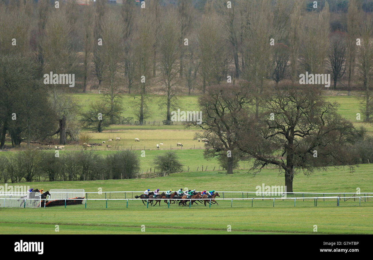 Maiden hurdle at towcester racecourse hi-res stock photography and ...