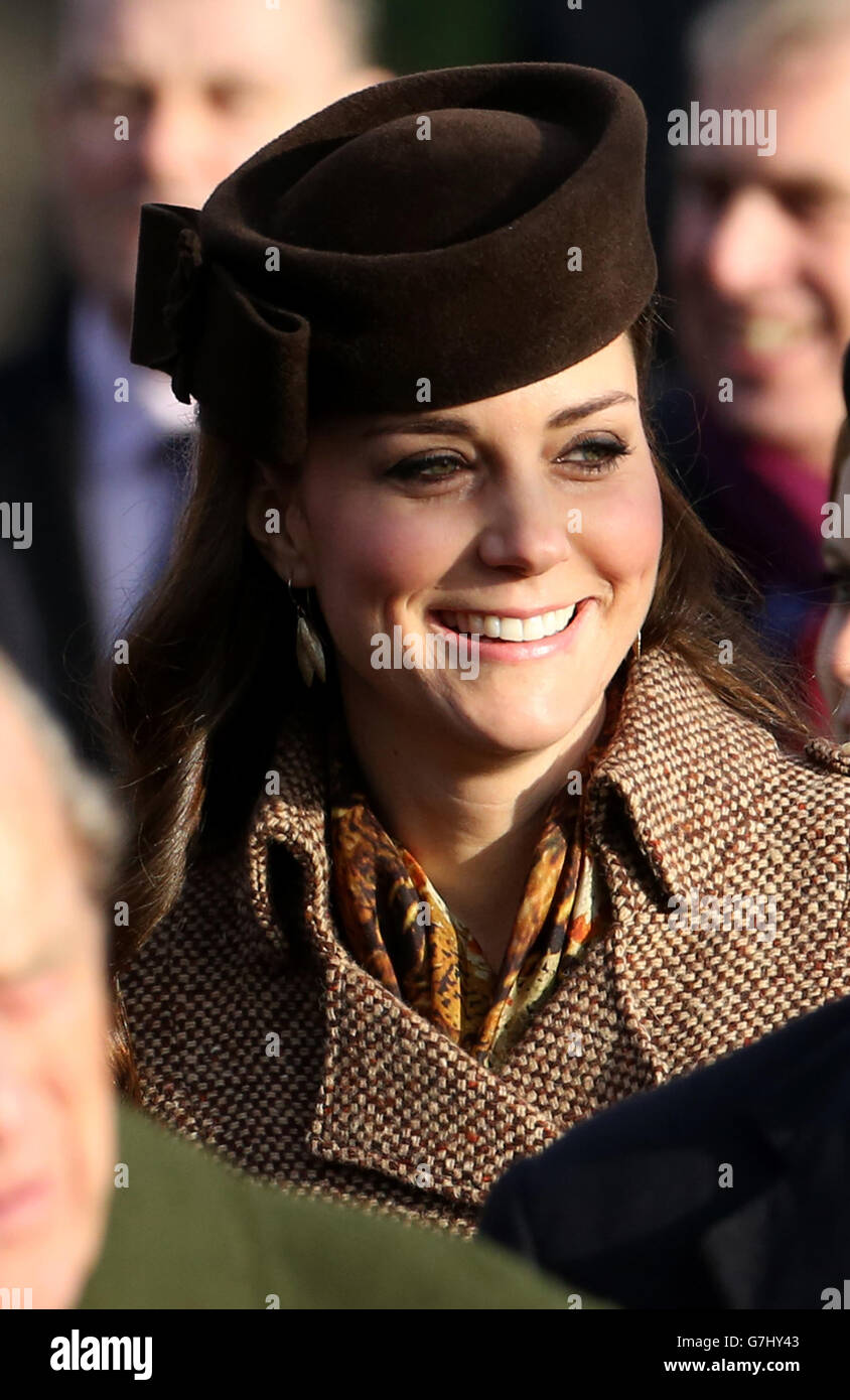 Royal family arrive christmas day hi-res stock photography and images ...