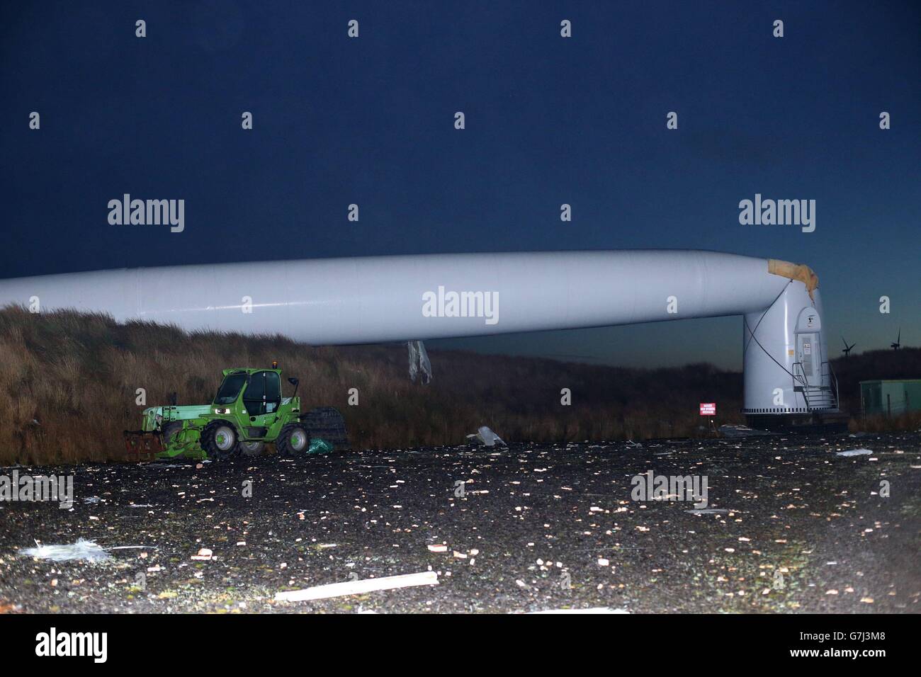 Collapsed turbine. A wind turbine which collapsed at Screggagh wind ...