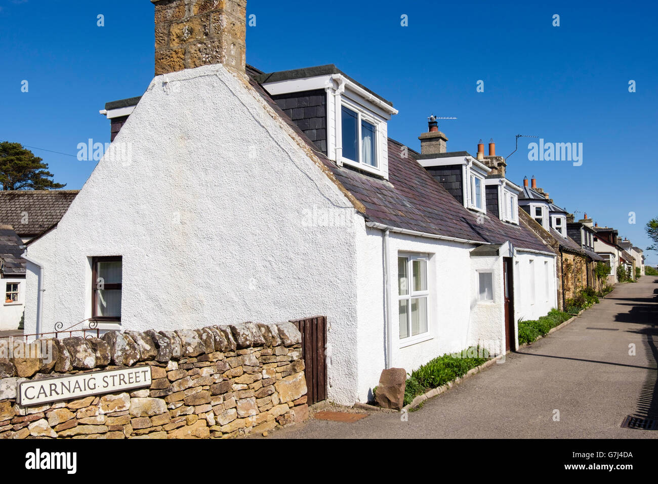 Traditional scottish houses hi-res stock photography and images - Alamy