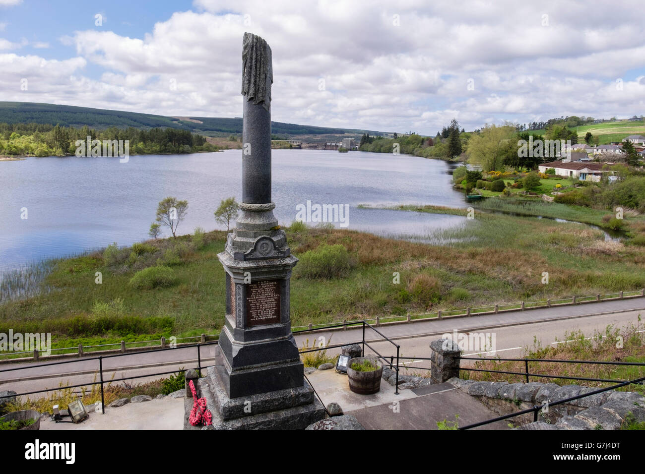 Lairg War Memorial with Loch Shin beyond. Lairg, Sutherland, Highland ...