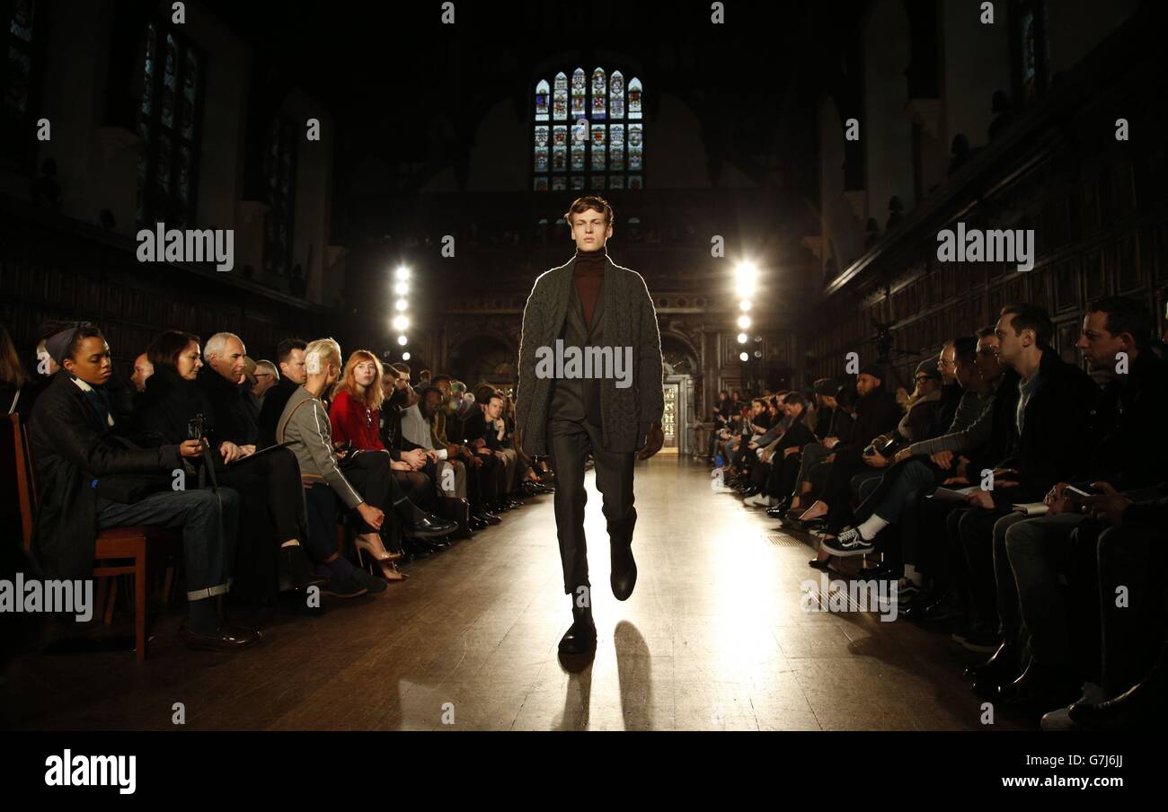 Consumer fashion catwalk runway models modelling designer designs full ...