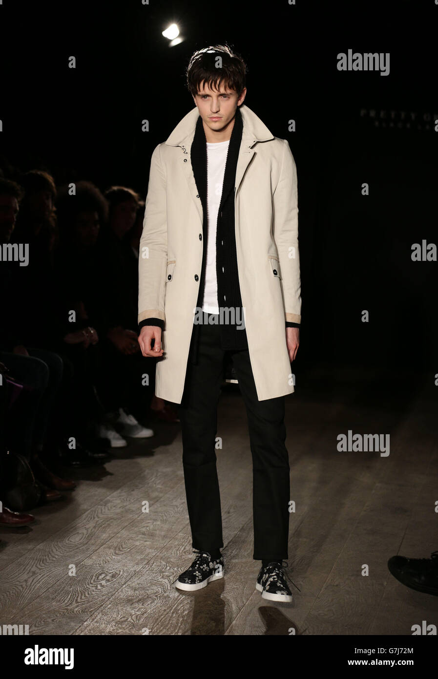 Pretty green catwalk hi-res stock photography and images - Alamy