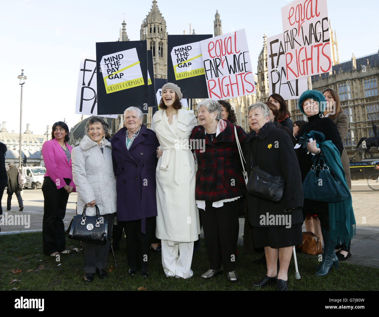 Gemma Arterton (centre) with original Dagenham women strikers (front ...