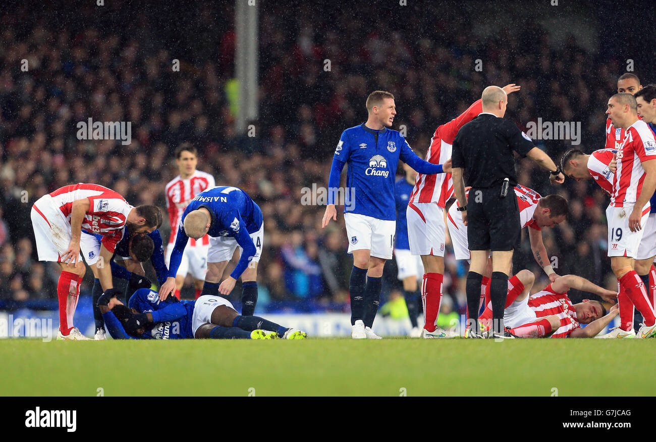 Everton's Romelu Lukaku (left) and Stoke City's Ryan Shawcross are ...