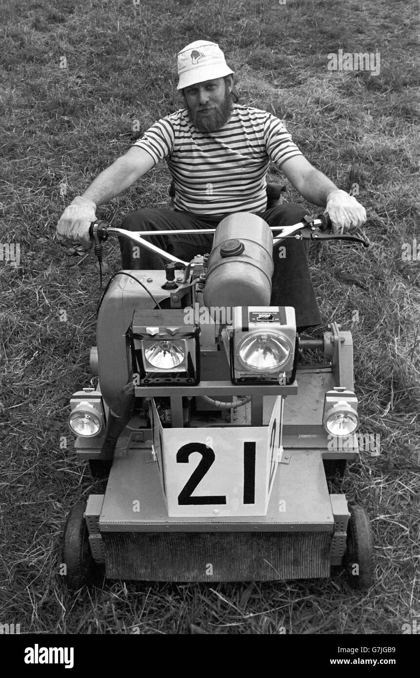 Motor Racing - Lawn Mower Racing Stock Photo - Alamy