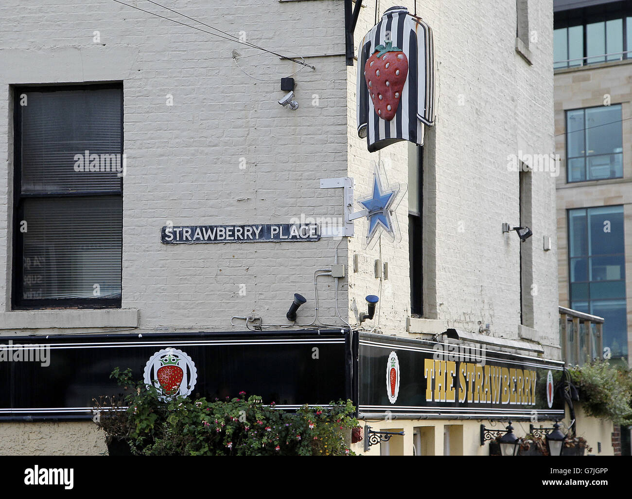 Strawberry pub newcastle hi-res stock photography and images - Alamy