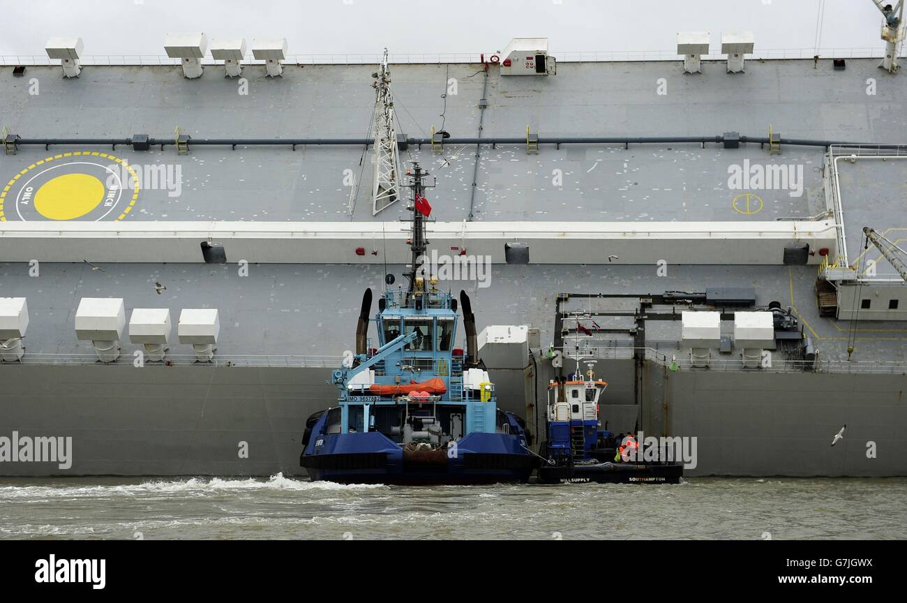 Solent ship grounding Stock Photo - Alamy