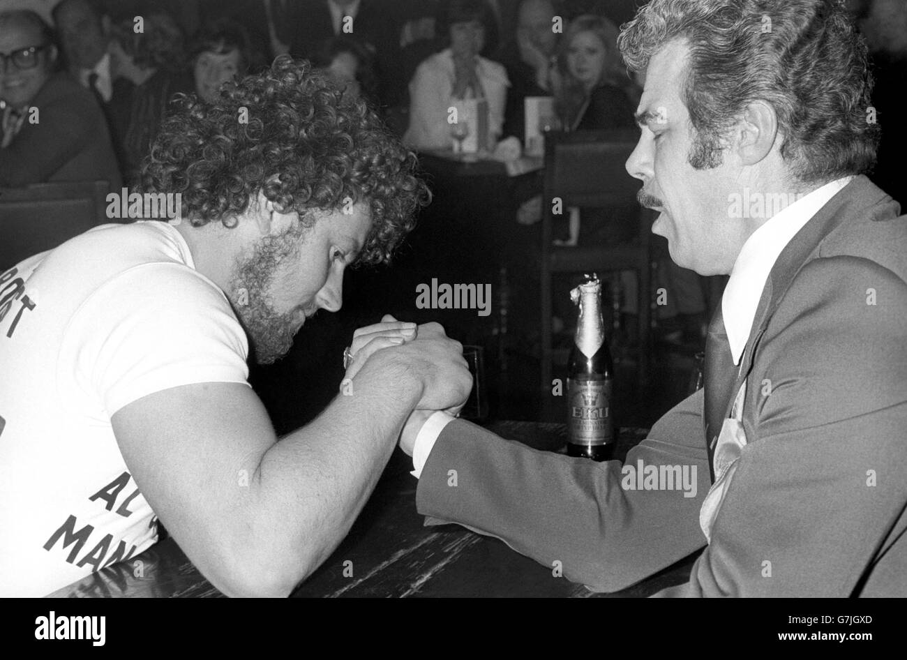British strongman allan crossley wrist wrestling hi-res stock ...