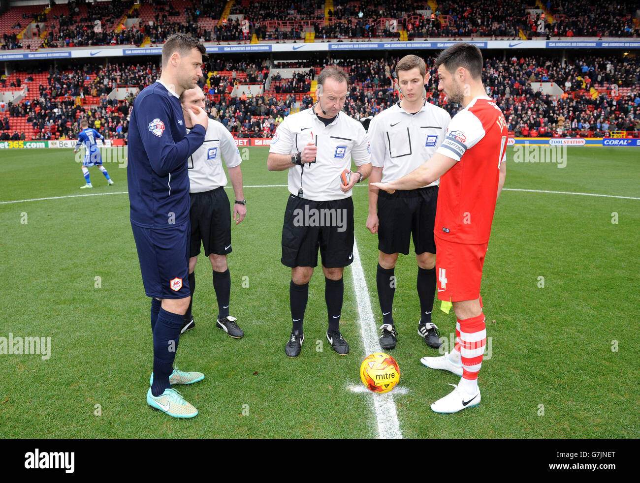 Soccer coin toss hi-res stock photography and images - Alamy