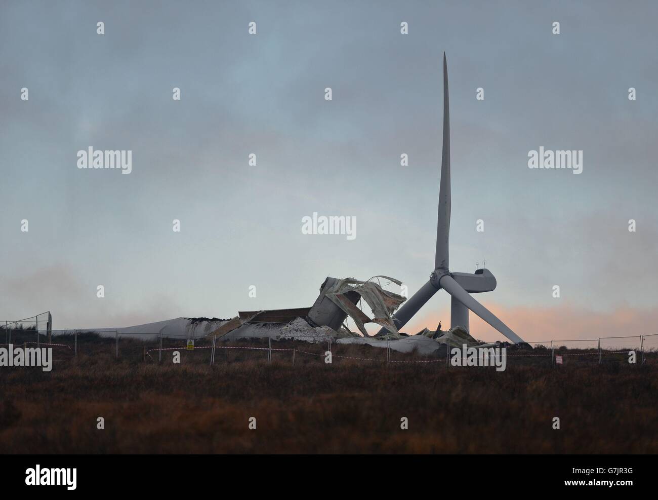 Wind turbine collapses Stock Photo - Alamy