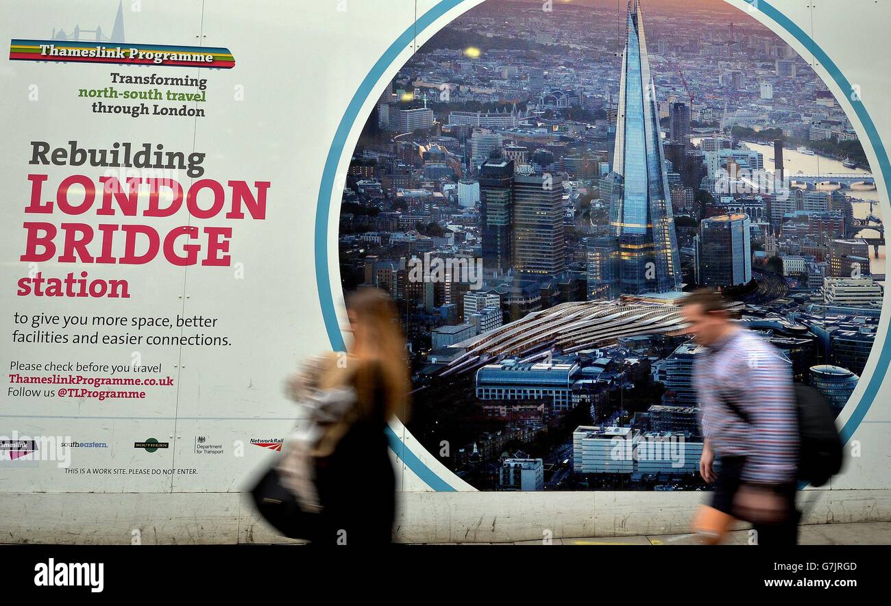 London bridge station sign hi-res stock photography and images - Alamy