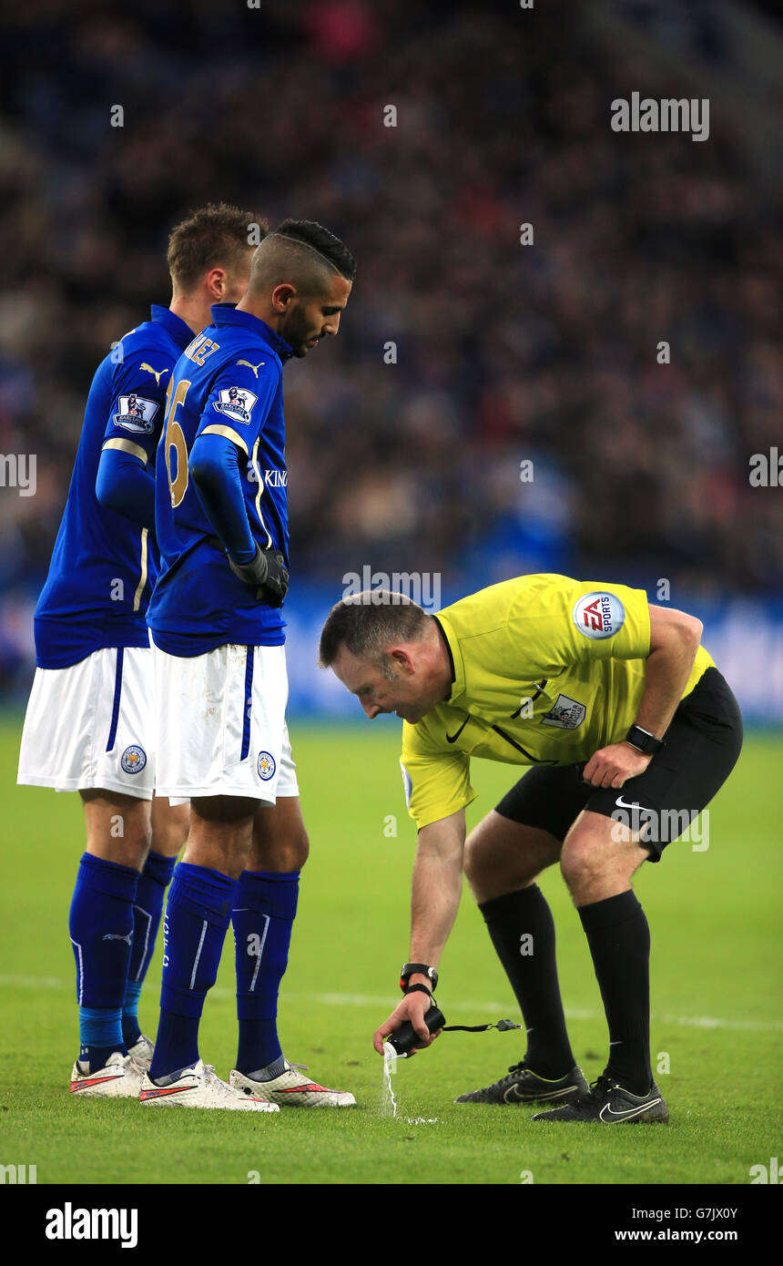 Referee spray High Resolution Stock Photography and Images - Alamy