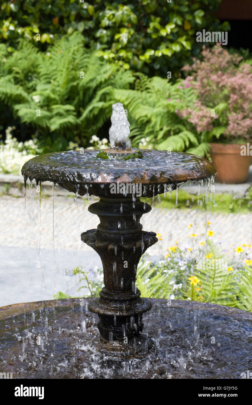 Garden ornament water feature hi-res stock photography and images - Alamy